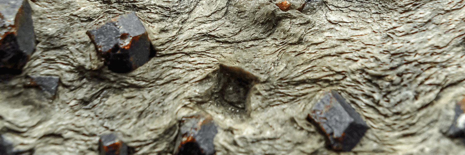 A Guide to Red Garnet: Meaning, Properties and Everyday Uses – HAWKHOUSE