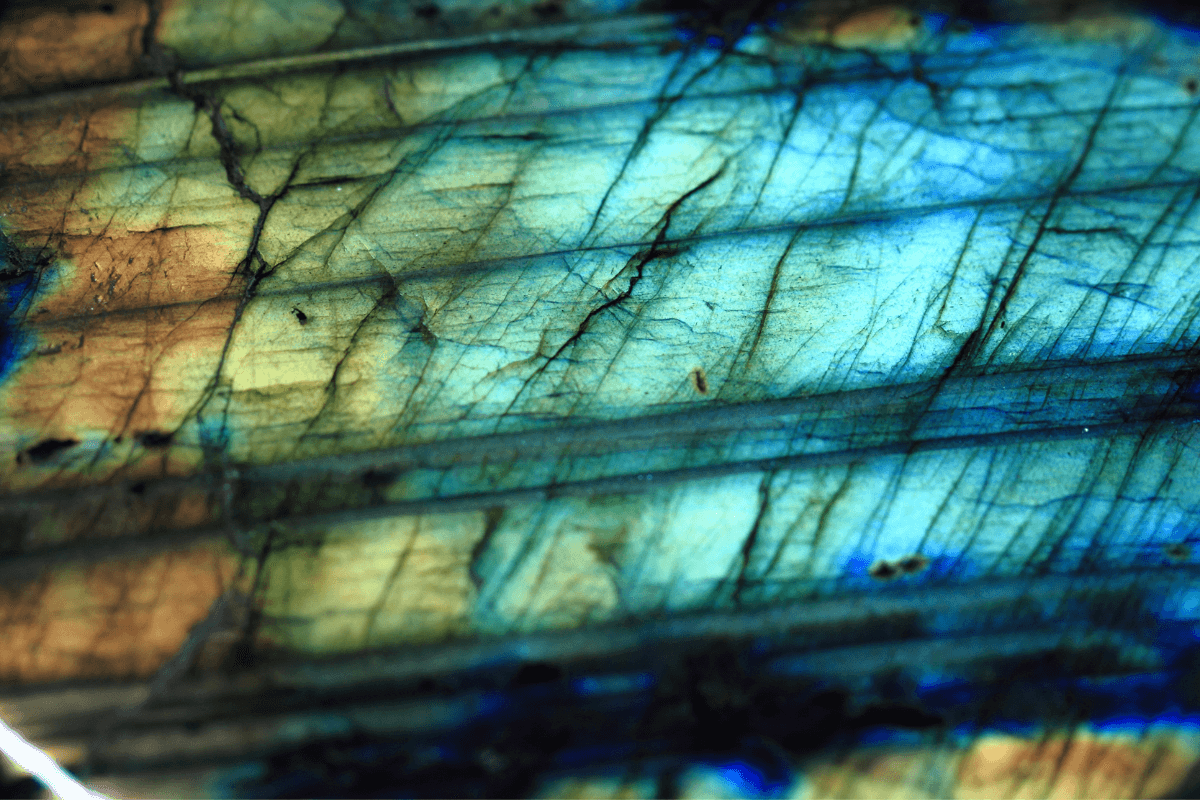 A Guide to Labradorite: Meaning, Properties and Everyday Uses – HAWKHOUSE